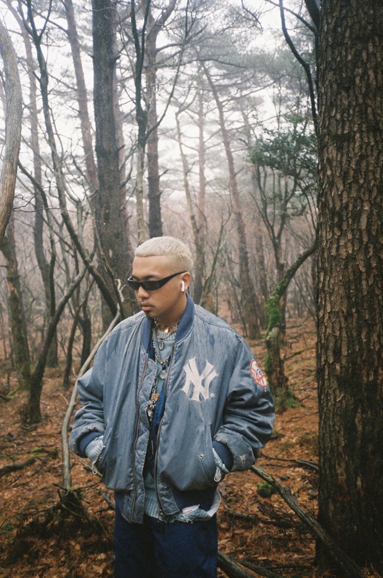 "2020年代TOKYO"を示すラッパー kZmの現在地について新作2曲を踏まえて探究 | EYESCREAM