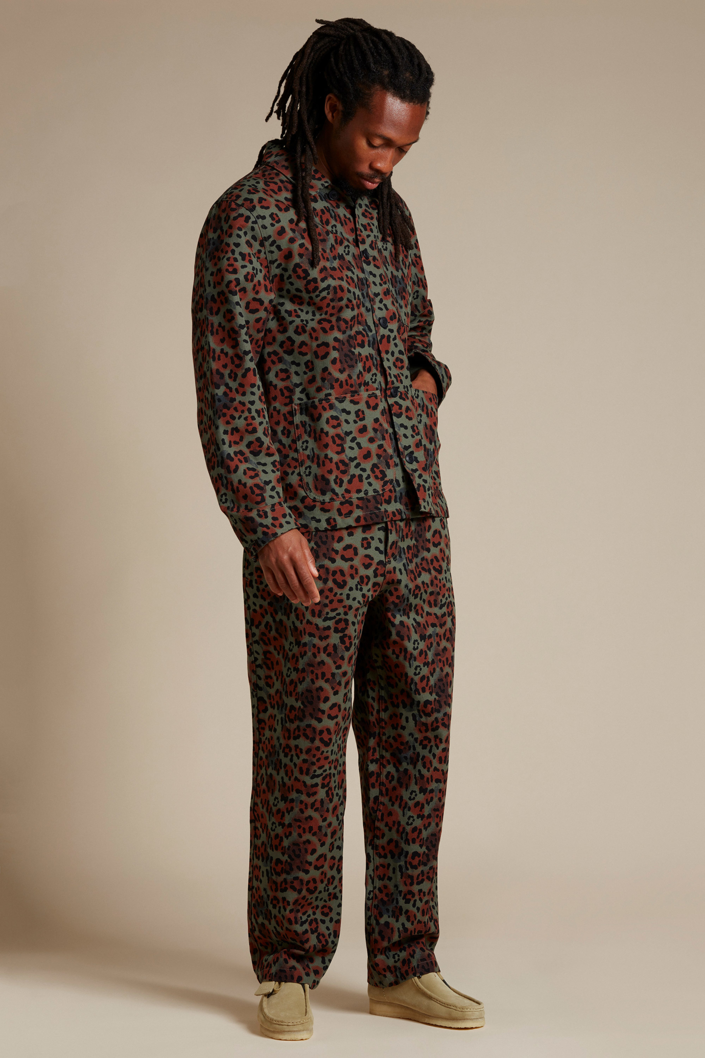 SNSが現代的なアニマルプリントデザインのワークウェアを発表 | EYESCREAM