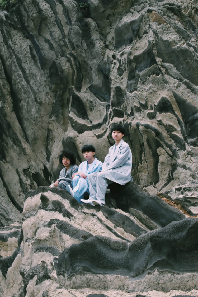 [Interview]えんぷてい 1st Album『QUIET FRIENDS』で旅するディストピア 第一過渡期を迎えたバンドが鳴らす音 ...