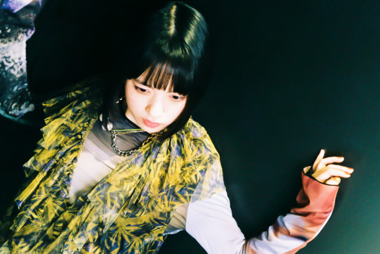 Interview：TOMOO New Single「夢はさめても」で記した 上辺を超えた先に見えるもの | EYESCREAM