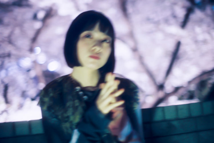 Interview：TOMOO New Single「夢はさめても」で記した 上辺を超えた先に見えるもの | EYESCREAM