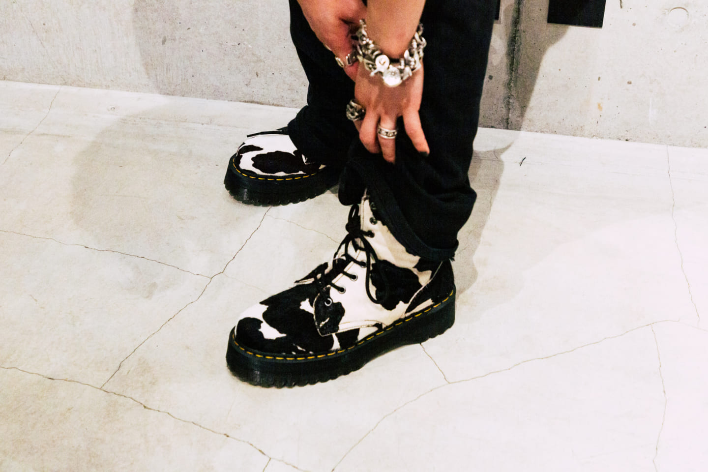 Report: Dr. Martens SHOWROOM TYOで開催中の(sic)boy VISUAL EXHIBITION “HOLLOW”のレセプションパーティにあった熱気 ...